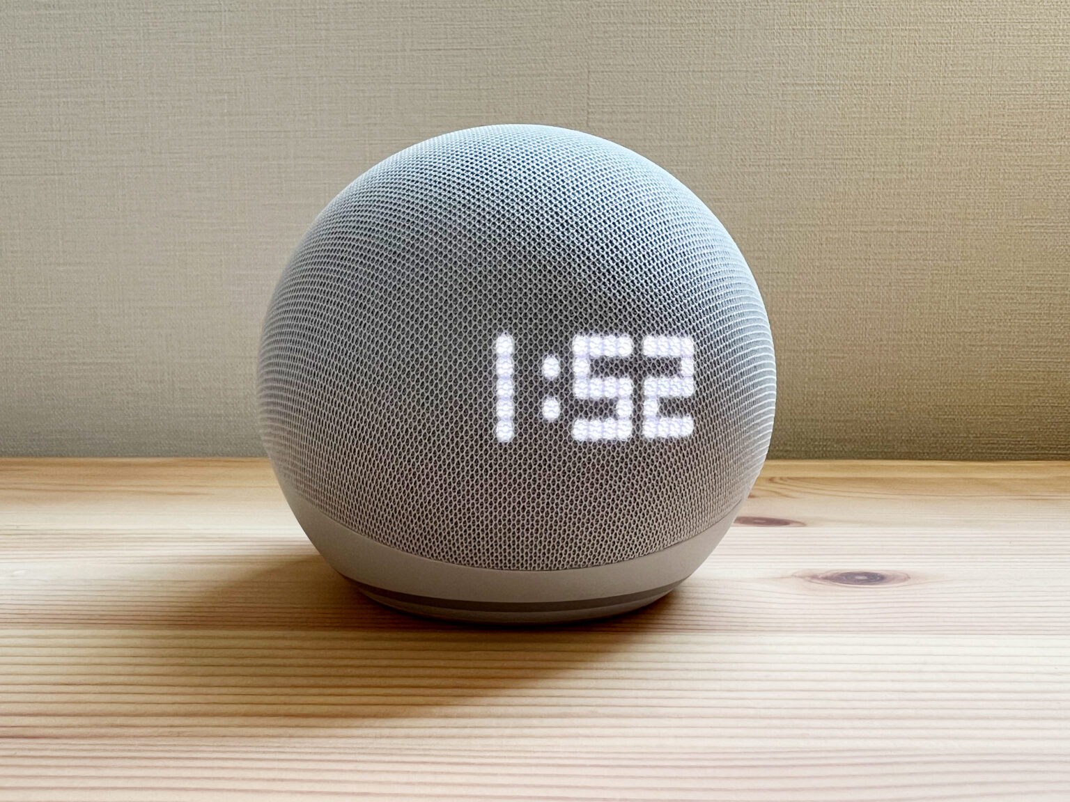 echo dot with clock(エコードット ウィズ クロック)第5世代 レビュー &メリットデメリット / 時計表示でデスク横にもベッド横にもおすすめ