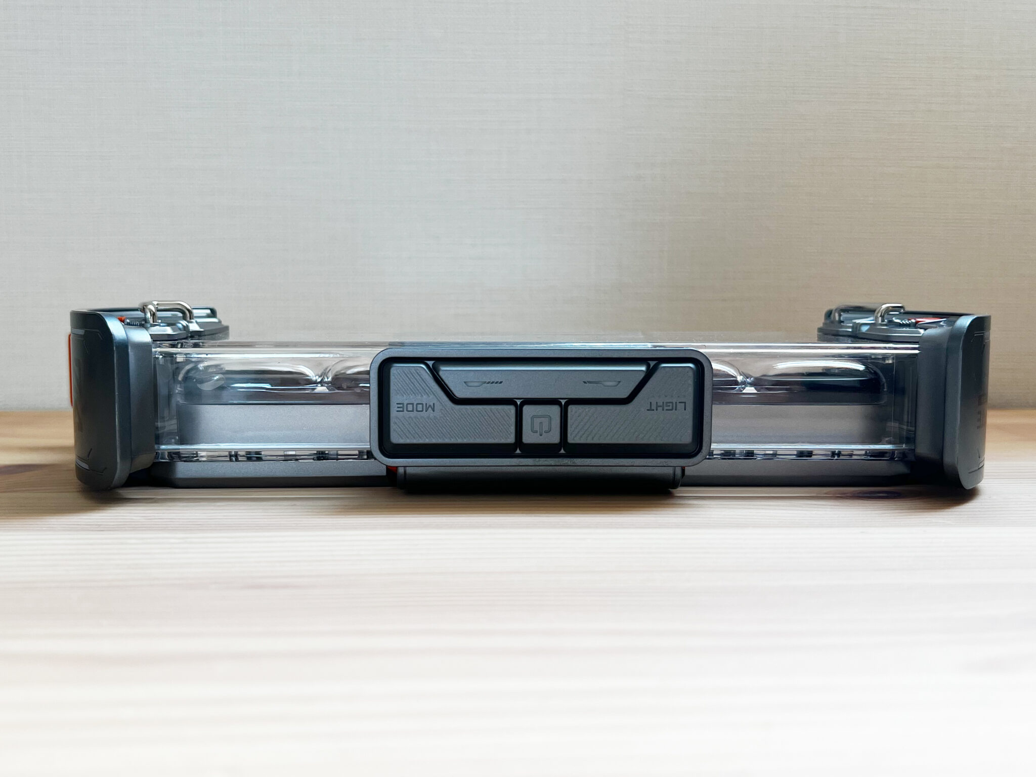 Divoom Times Gate (ディブーム タイムズ ゲート) レビュー / サイバーパンクなオシャレなピクセルアート置き時計 デスク前 ...